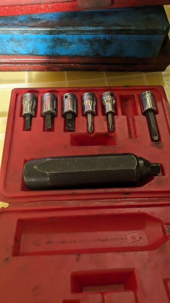 SNAP-ON PIT120 8pc 3/8" Impact Driver Set in Red Case, Flat & Phillips for Sale in Glendale, AZ ...