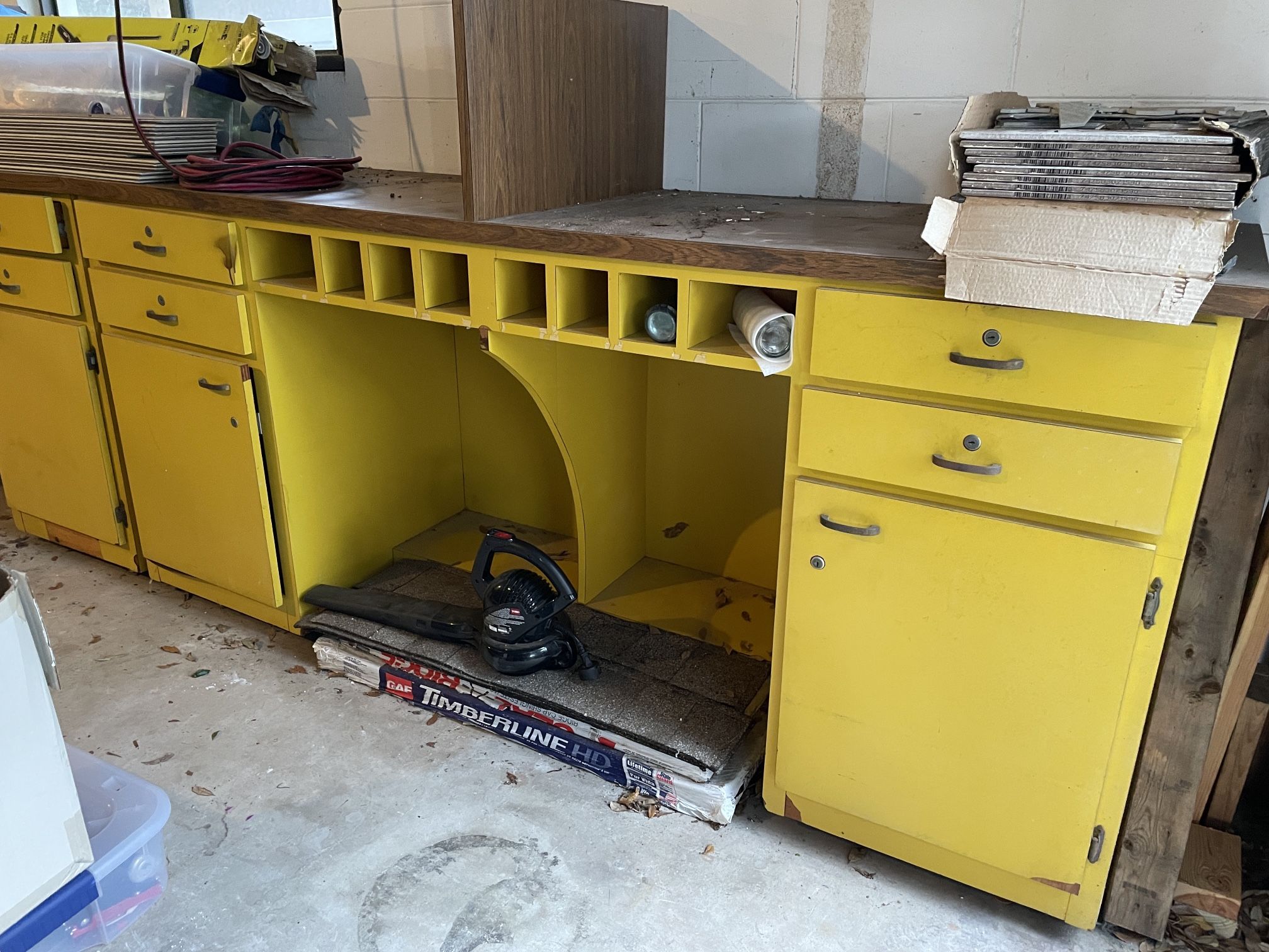 Wild Yellow Workbench for Sale in Oviedo, FL - OfferUp