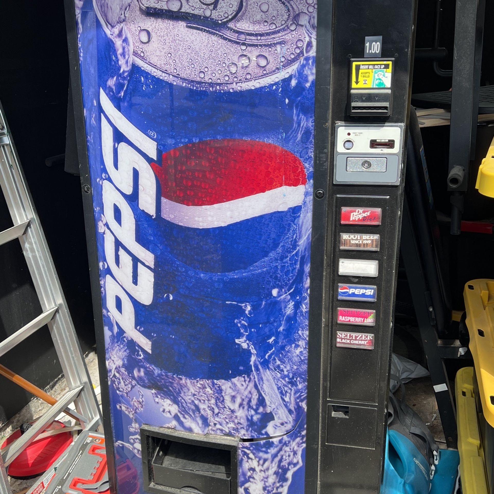 Soda Vending Machine (Business Opportunity) for Sale in Everett, WA - OfferUp