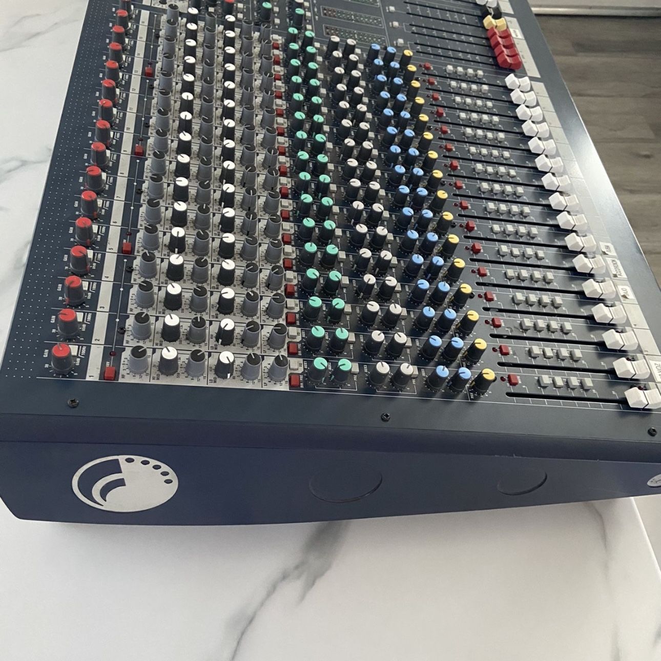 Soundcraft Mixer 24 Channel