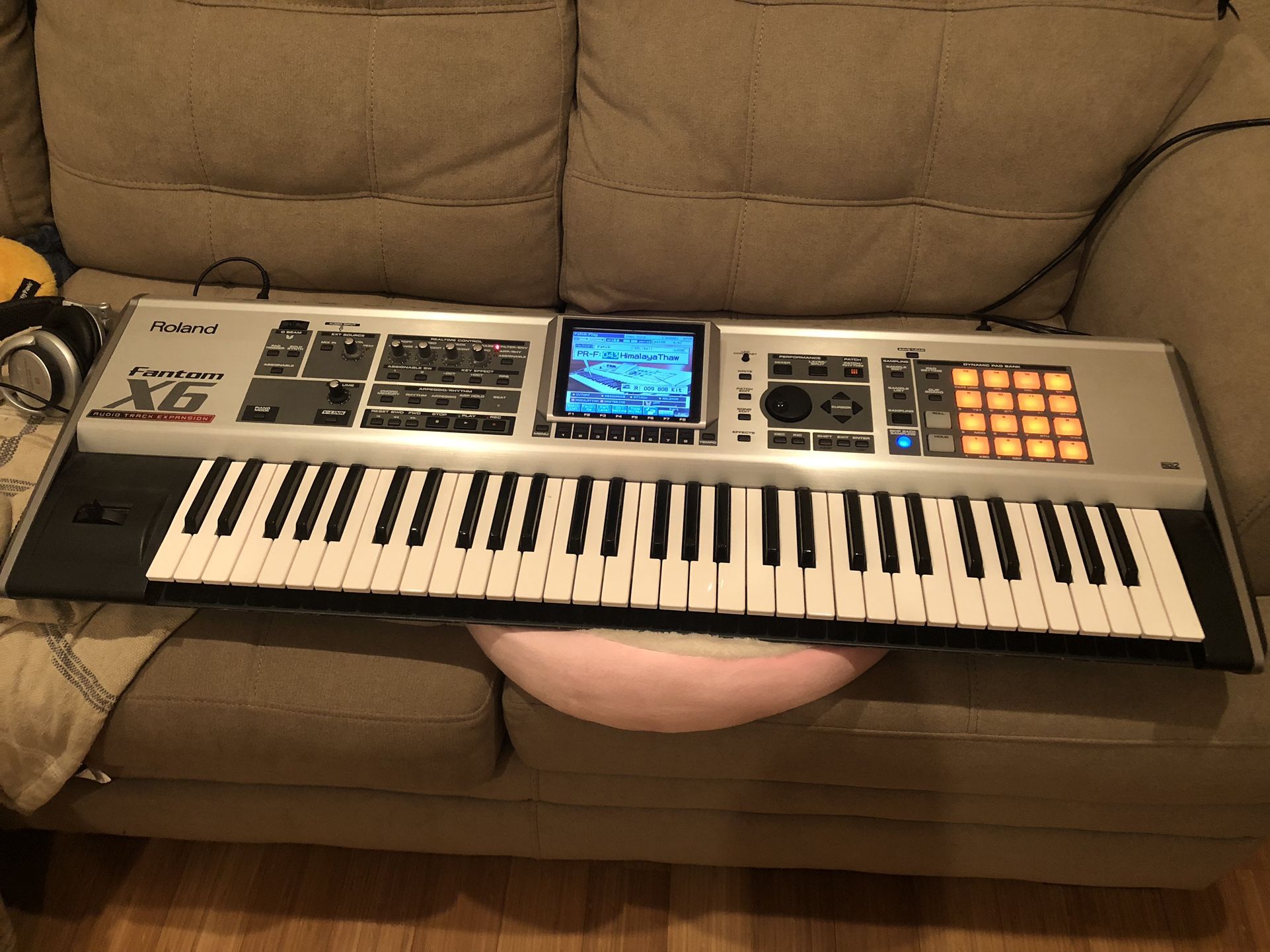 Roland Fantom X6 keyboard synthesizer for Sale in San Antonio, TX - OfferUp