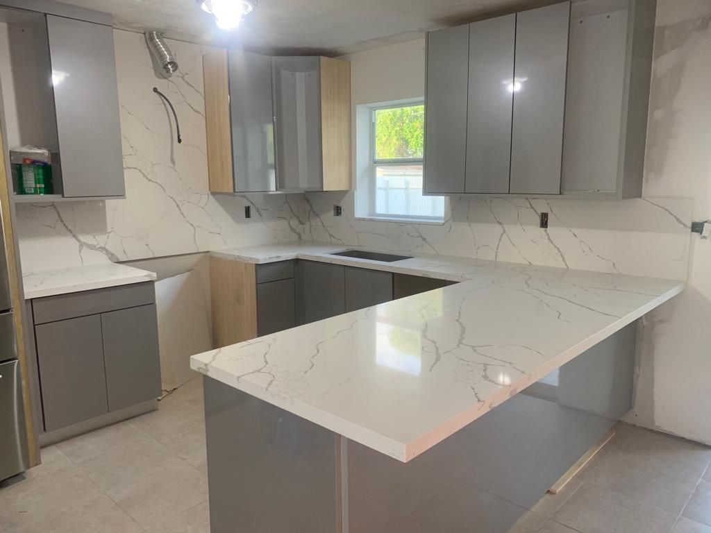 FULL BACKSPLASH KITCHEN COUNTERTOP (QUARTZ) / MESETA DE COCINA (CUARZO ...