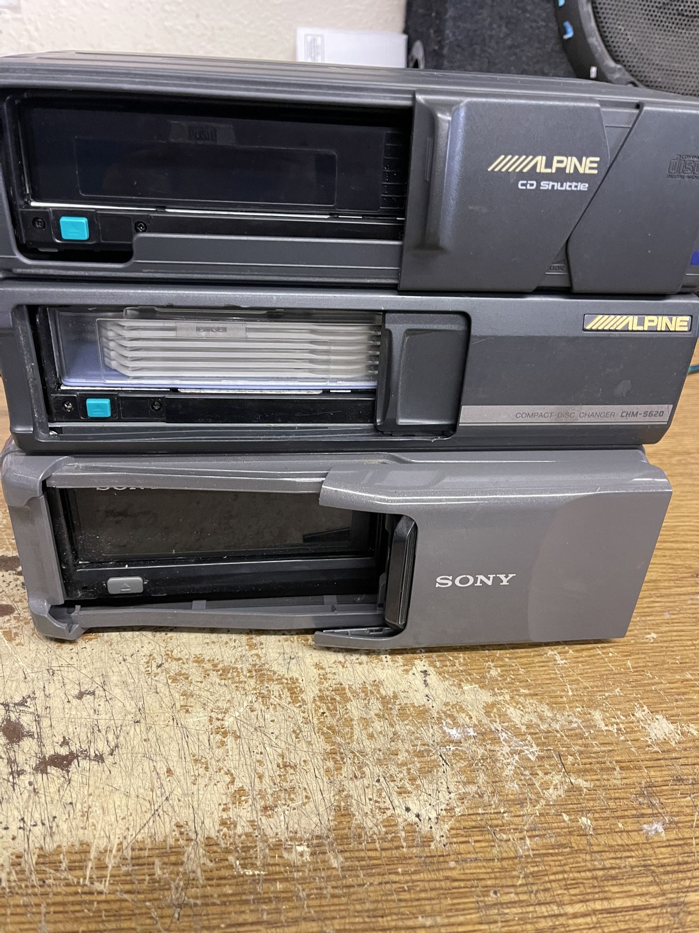 ALPINE. -SONY. CD CHANGER 10 an. 6. CD for Sale in Anaheim, CA - OfferUp