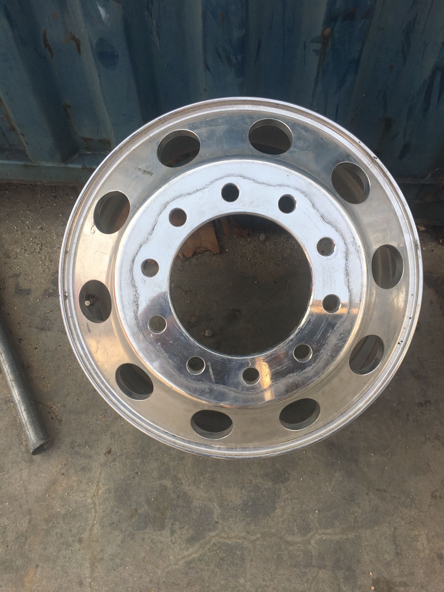 22.5” Aluminum Semi-Truck Rims for Sale in Santa Clarita, CA - OfferUp