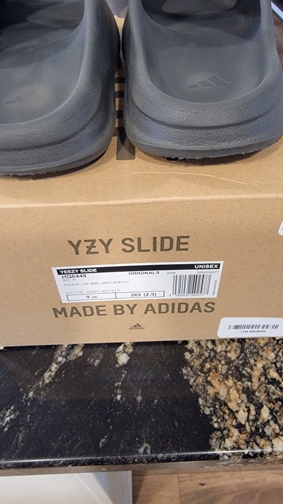 Authentic Yeezy Slides for Sale in Orting, WA - OfferUp
