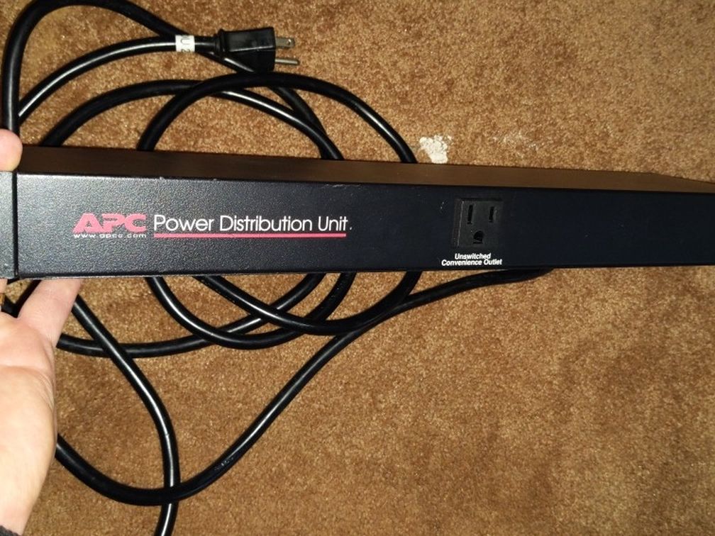 APC POWER DISTRIBUTION UNIT AP9555 POWER STRIP for Sale in Liberty, SC - OfferUp