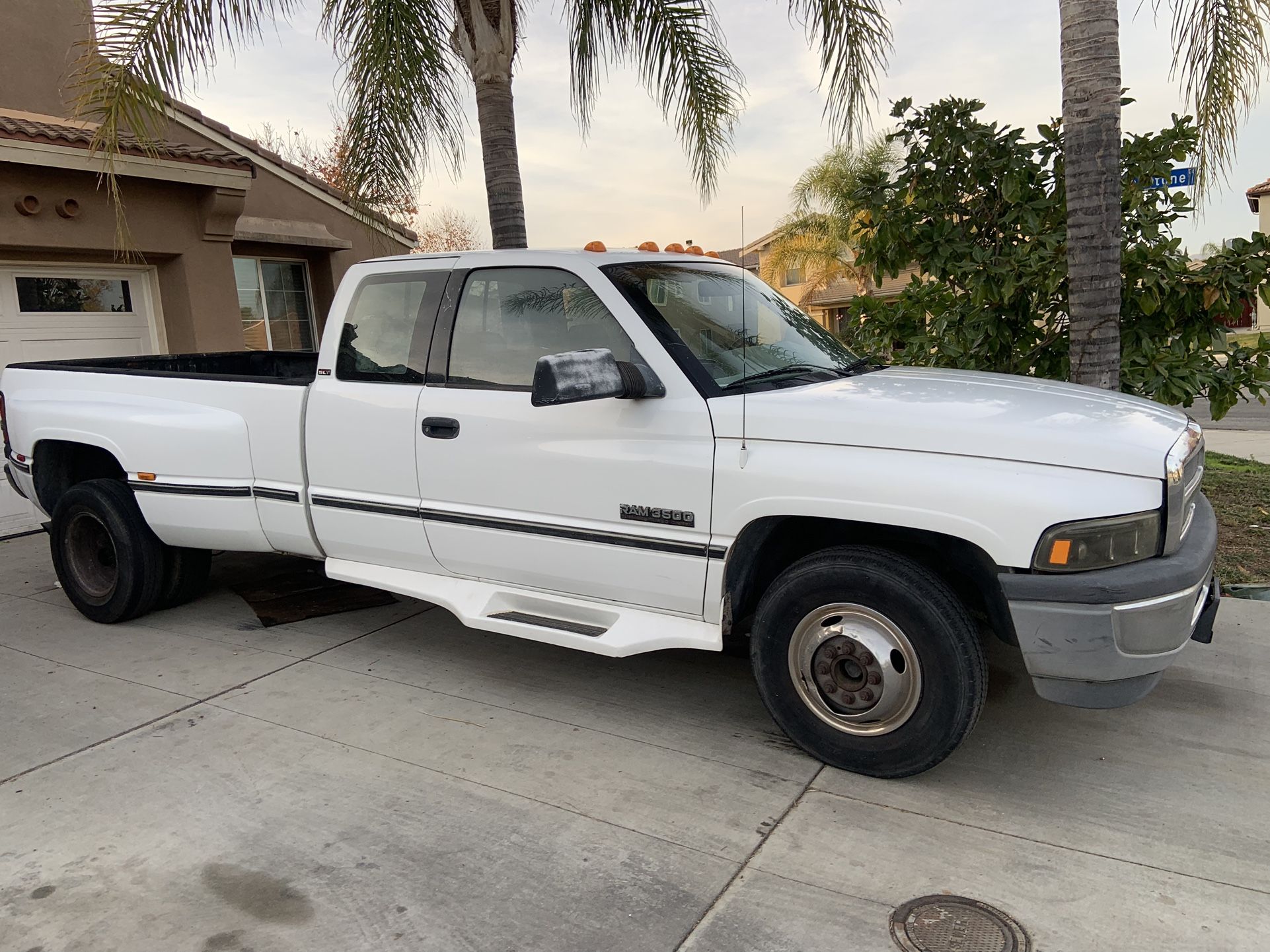 1995 Dodge Ram 3500 for Sale in Moreno Valley, CA - OfferUp