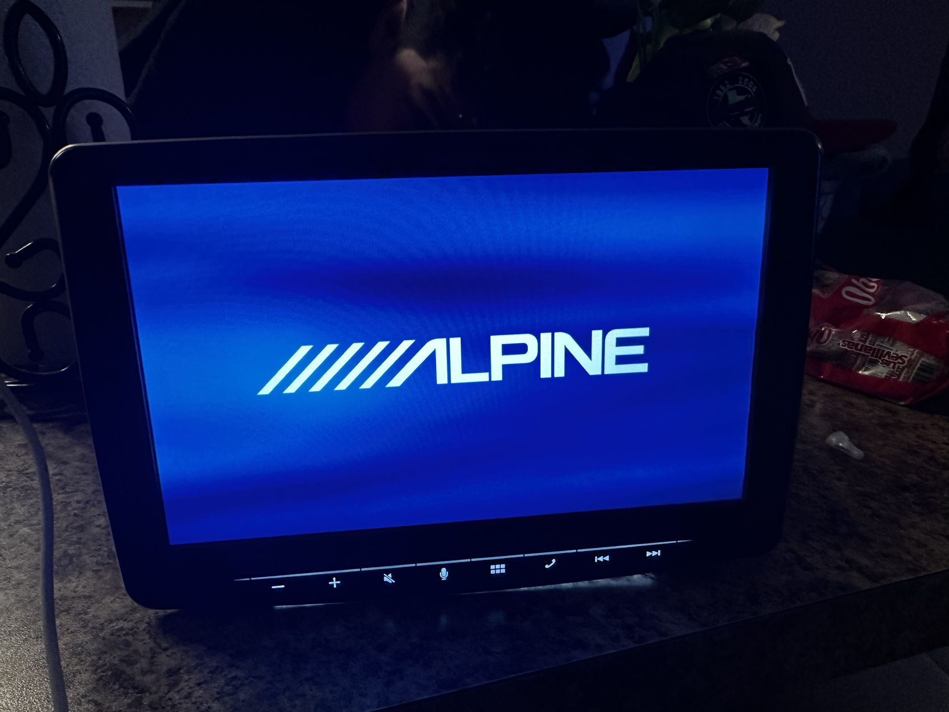 9 Inch Alpine Radio for Sale in Houston, TX - OfferUp