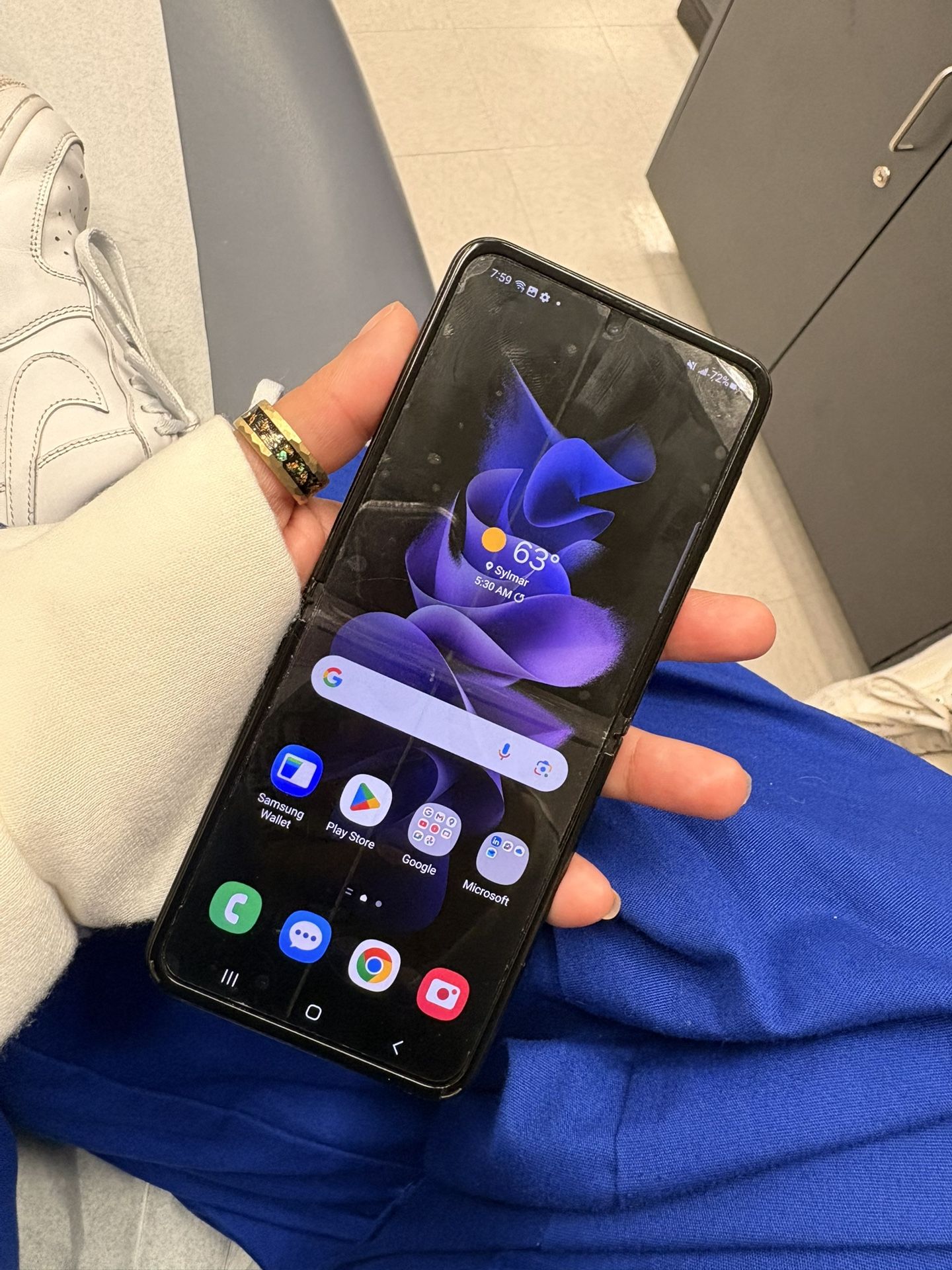 Galaxy z Flip 3 for Sale in Los Angeles, CA - OfferUp