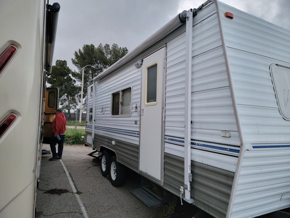 2006 Weekender Travel Trailer for Sale in Riverside, CA - OfferUp