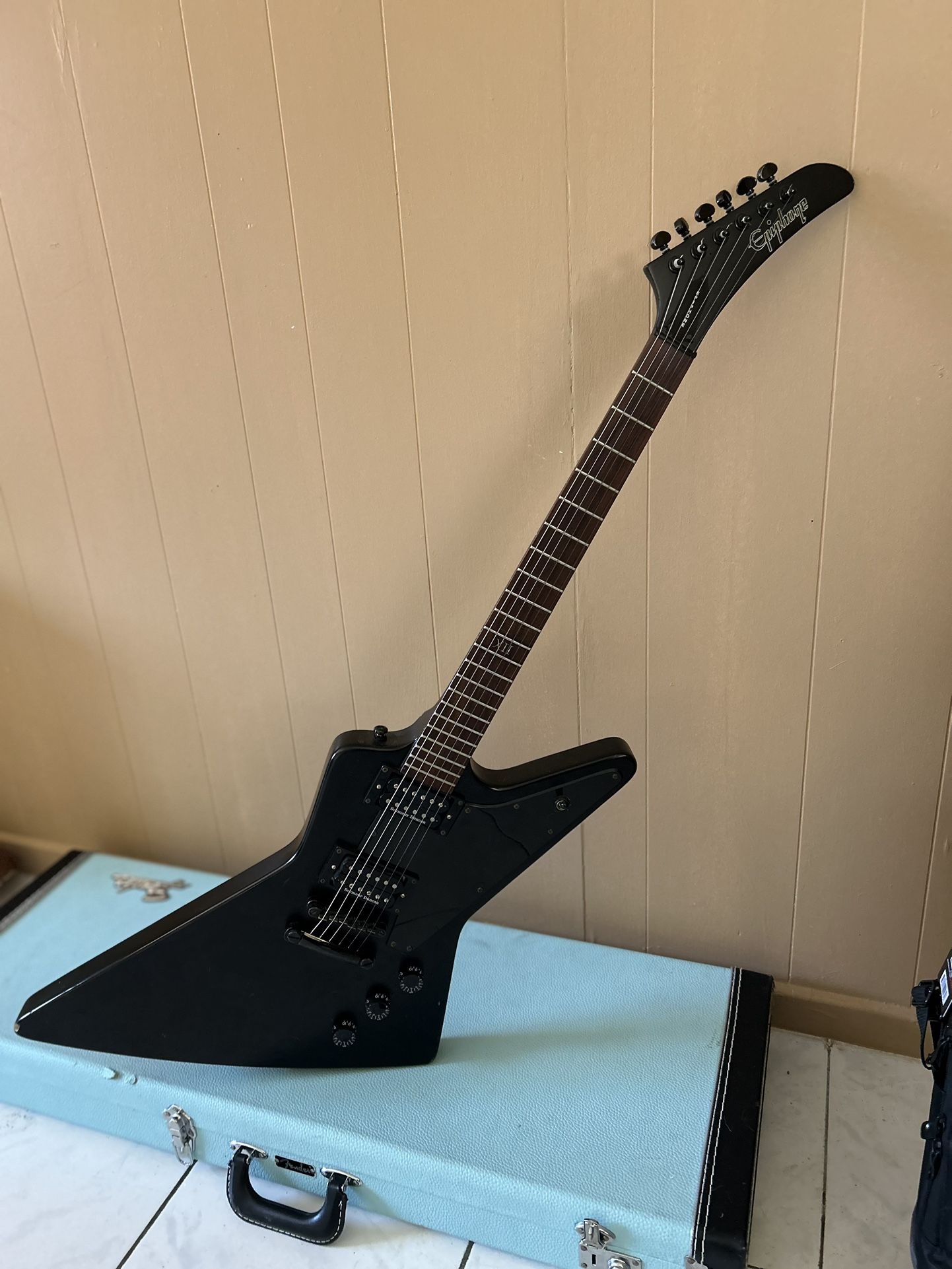 Epiphone Goth Explorer for Sale in Crystal City, CA - OfferUp