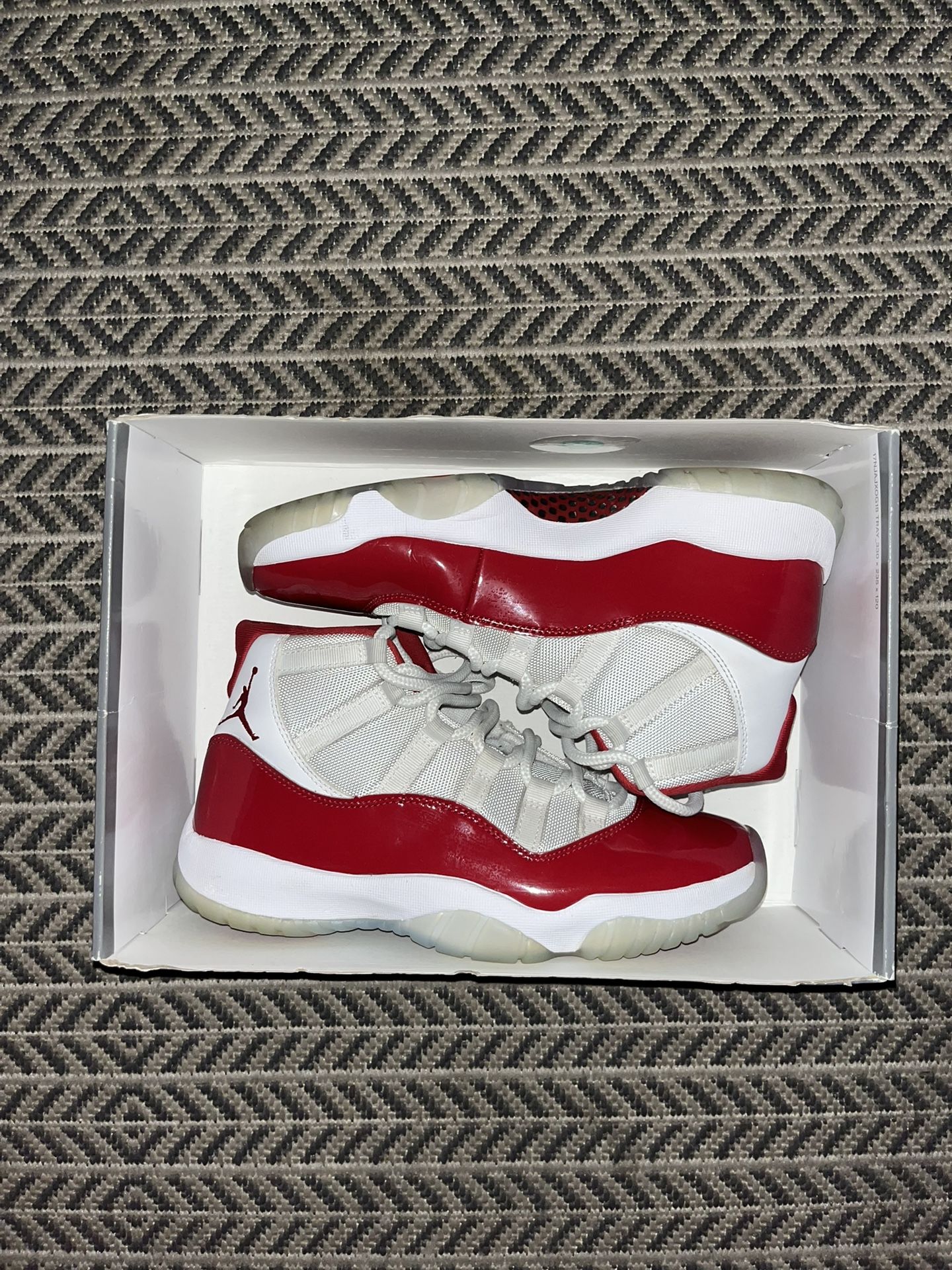 Jordan 11 Cherry Size 9 for Sale in Hayward, CA - OfferUp