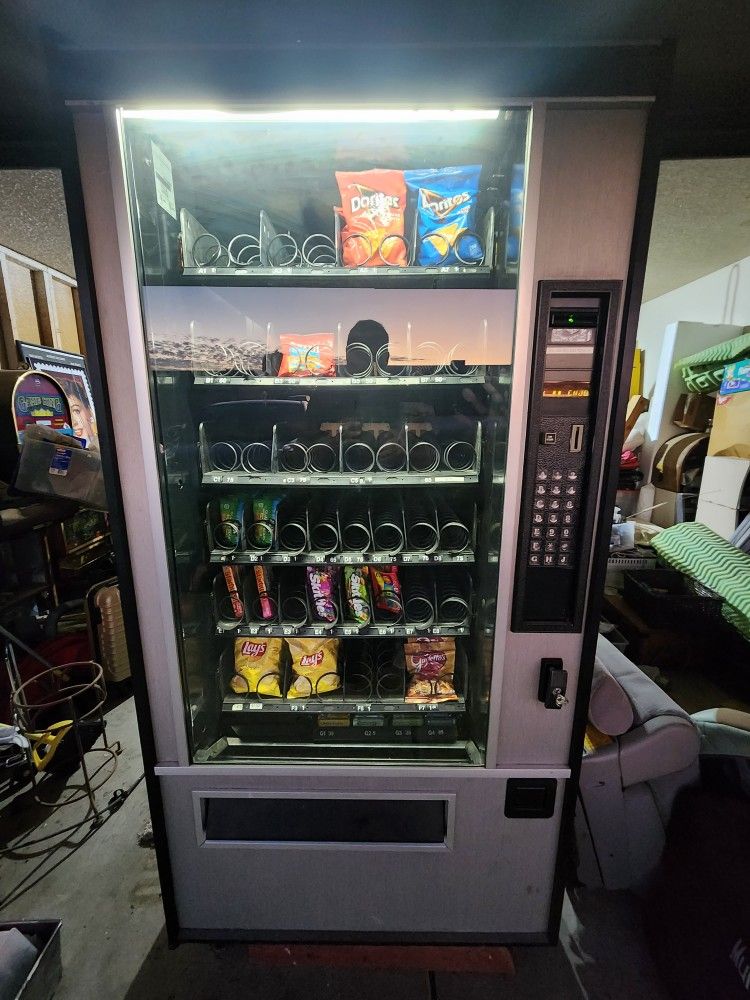Snack Vending Machine for Sale in Peoria, AZ - OfferUp