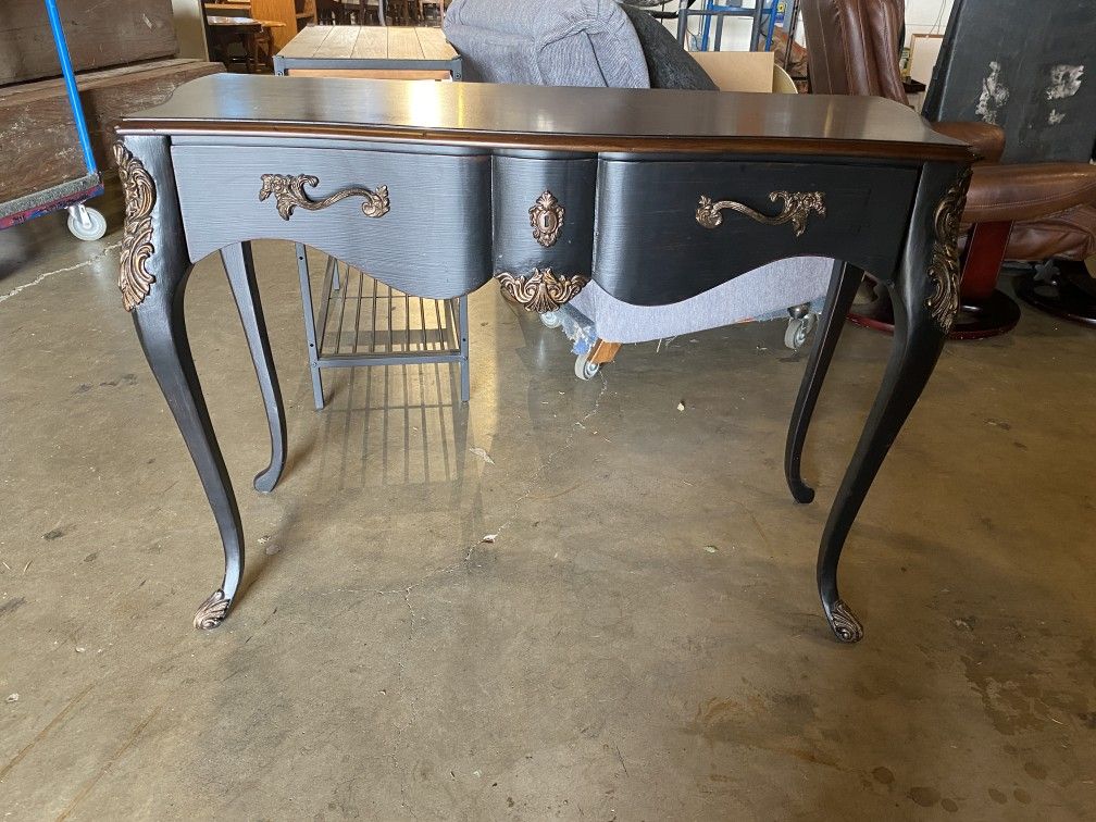 BUTLER Distressed Entry Table for Sale in Kent, WA - OfferUp