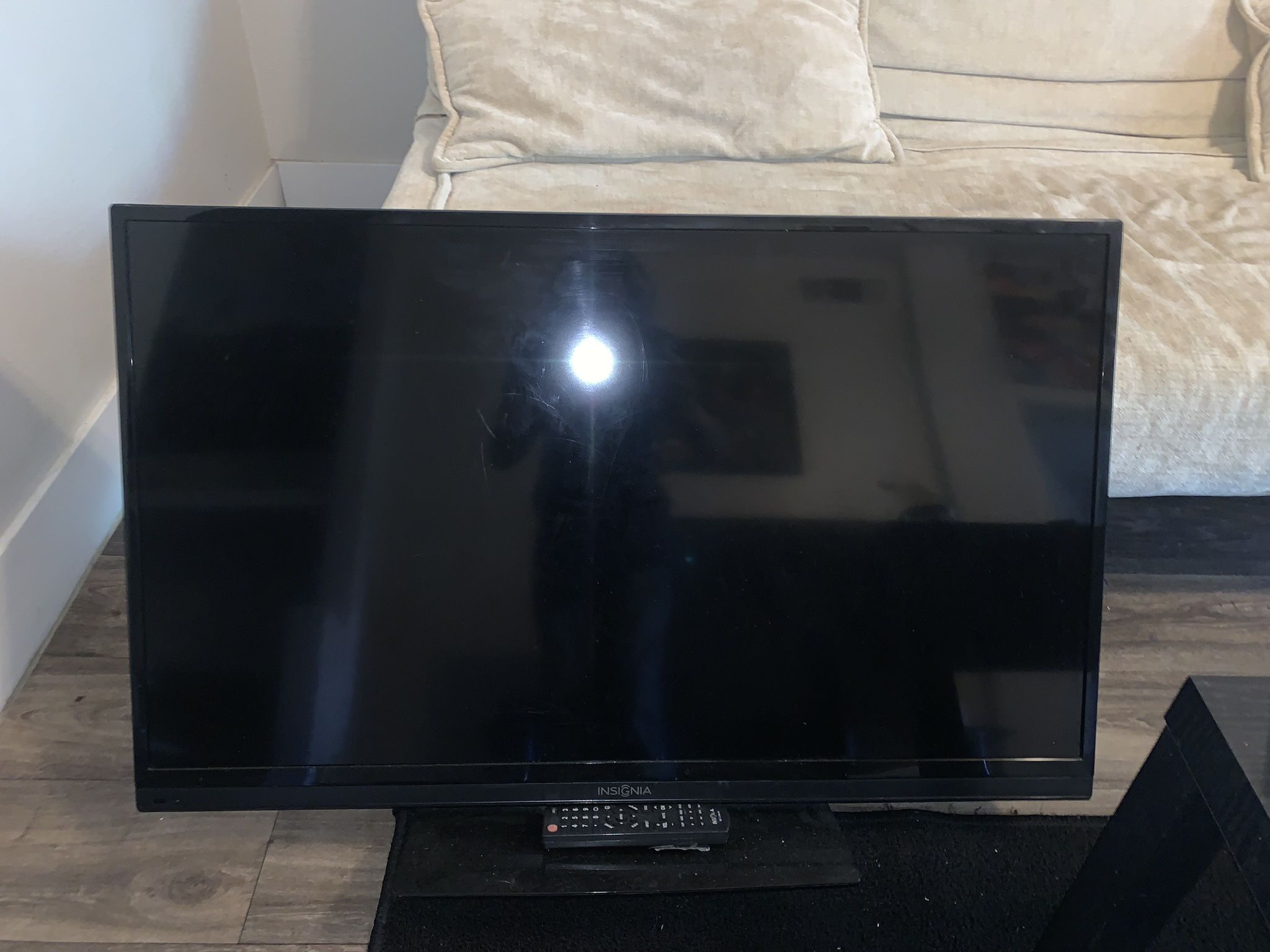 42 Inch TV Insignia for Sale in Las Vegas, NV - OfferUp