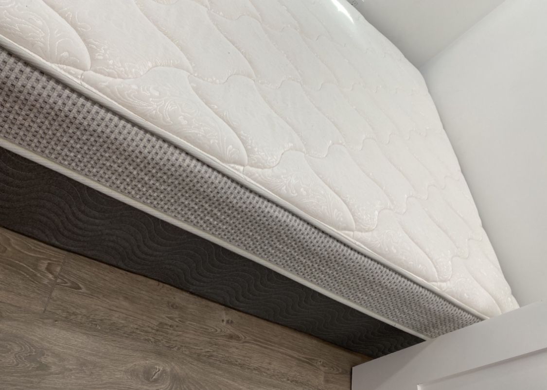 QUEEN SIZE BED & BASEBOARD & Frame (if You Need It)! for Sale in Los ...