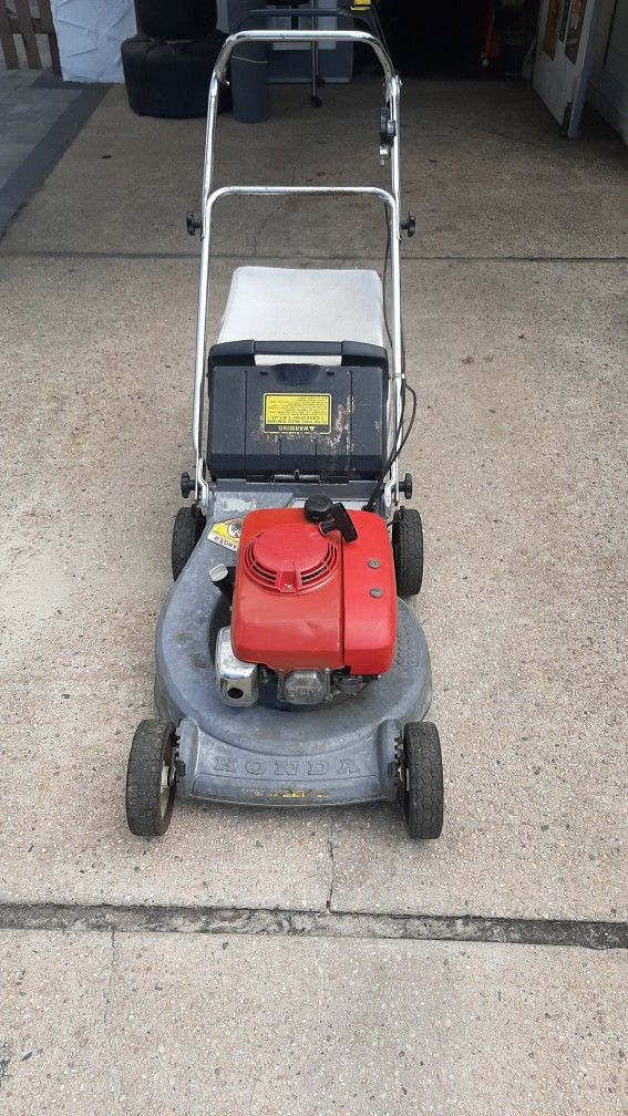 Honda HR215 Lawn Mower for Sale in Wantagh, NY - OfferUp