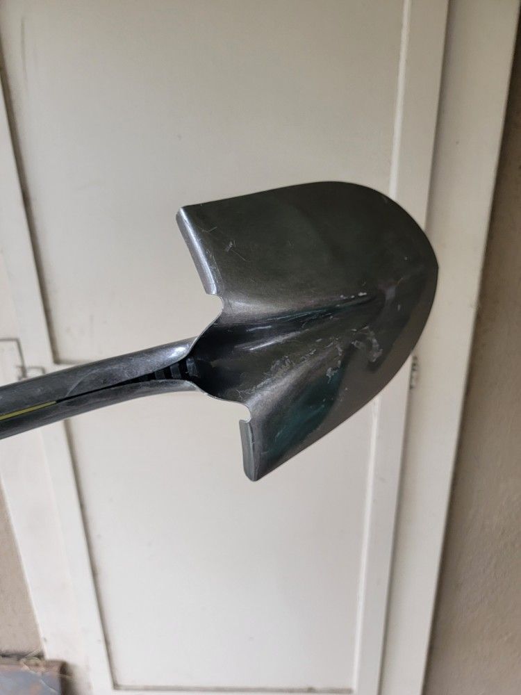 New Shovel Nupla 48 in. Classic Fiberglass Round Point Shovel with ...