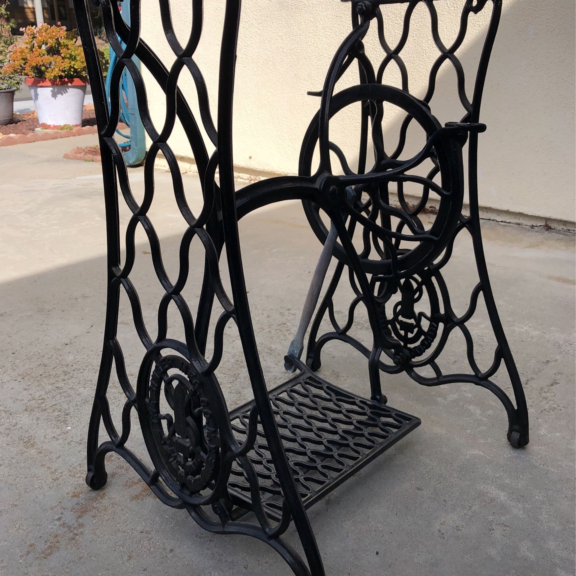 1890s Singer Sewing Machine Stand for Sale in Oceanside, CA - OfferUp