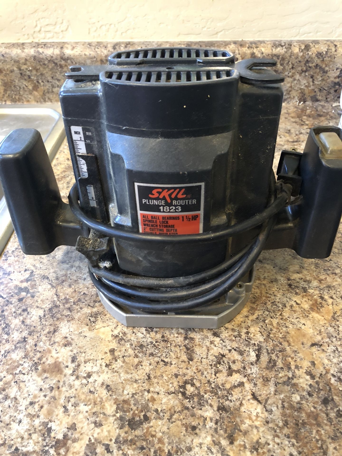 Skil plunge router 1823 1 1/2 hp for Sale in Avondale, AZ - OfferUp