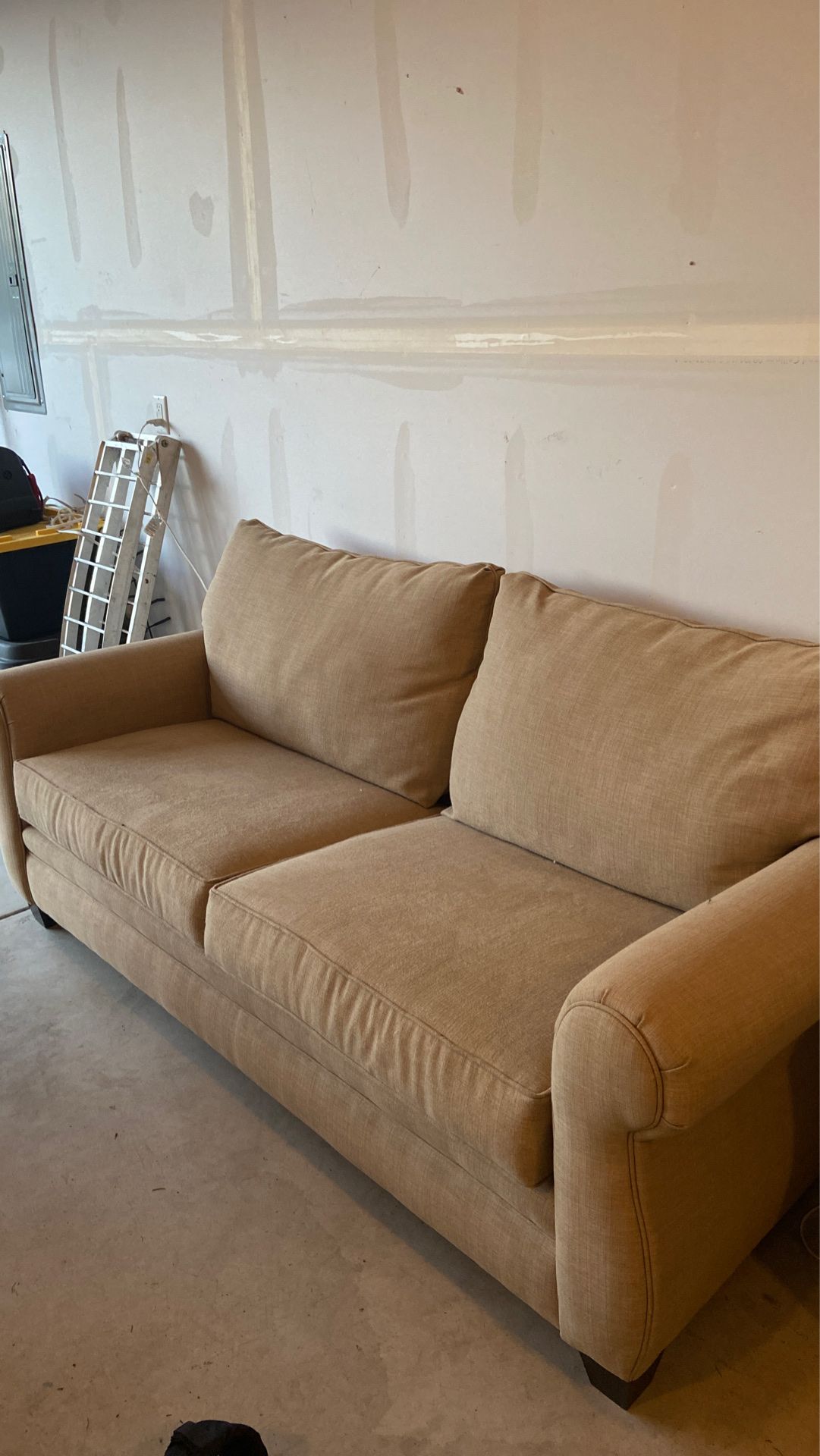 Coach/ sofa for Sale in Stanwood, WA - OfferUp