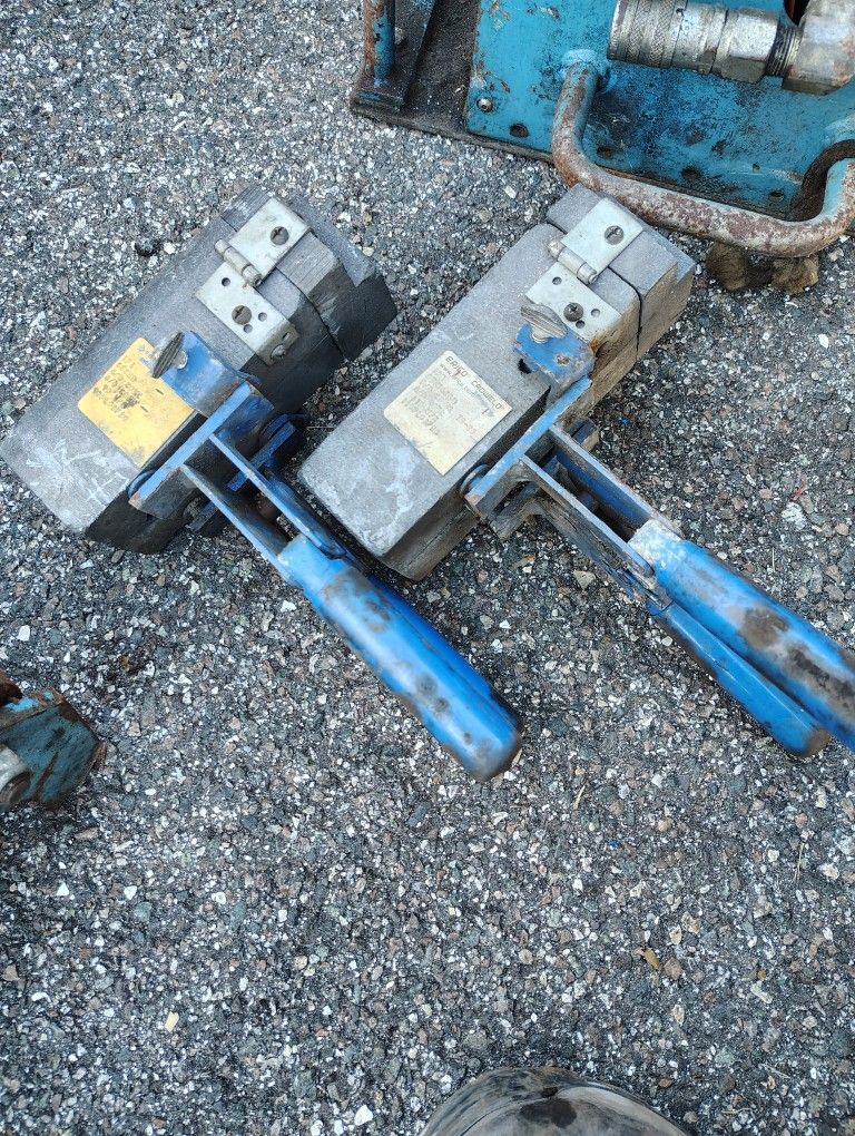 Pair of Erico Cadweld Grounding Molds with Handles (4/0 Wire) for Sale ...