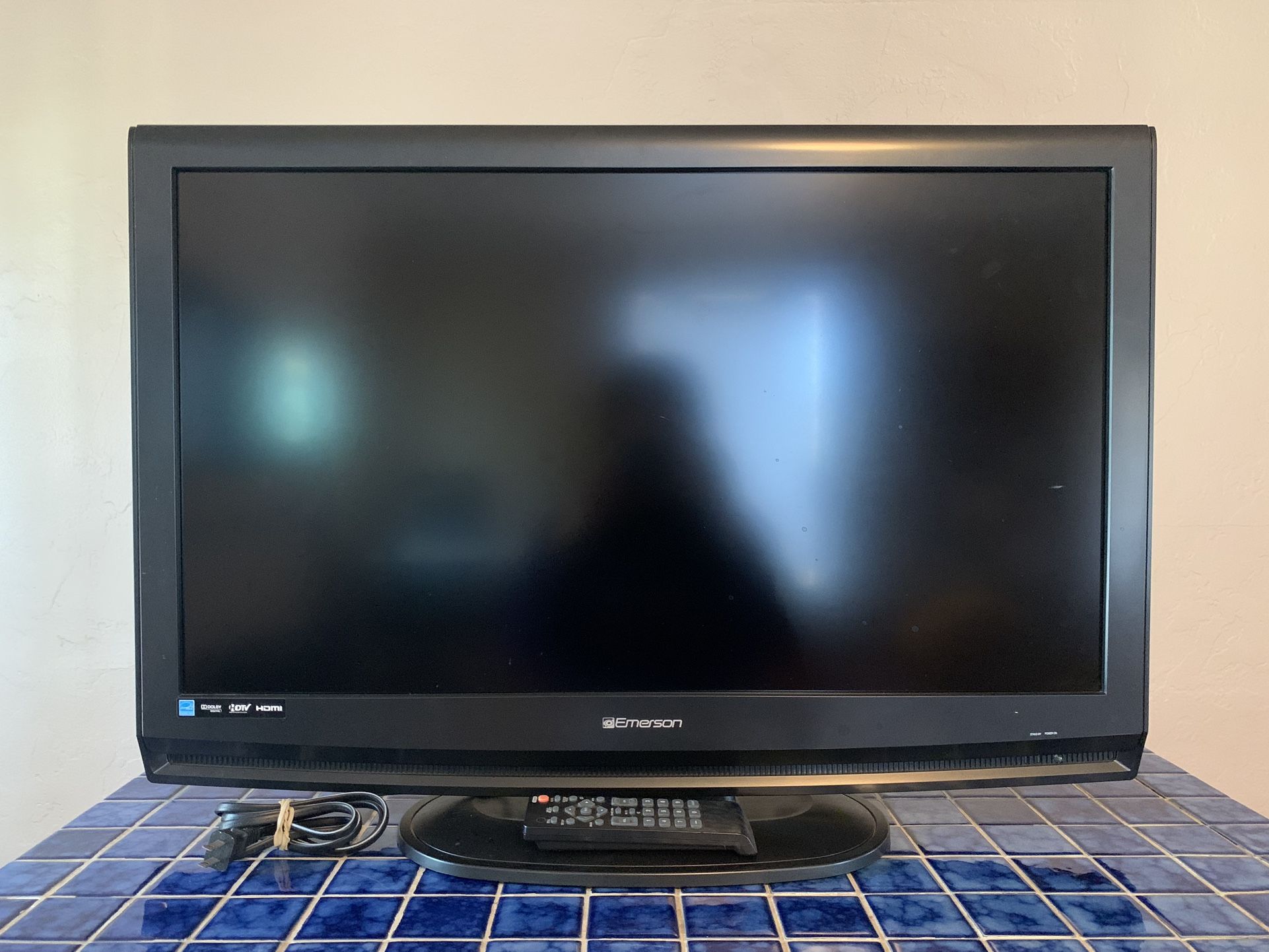 Emerson TV for Sale in La Mesa, CA - OfferUp