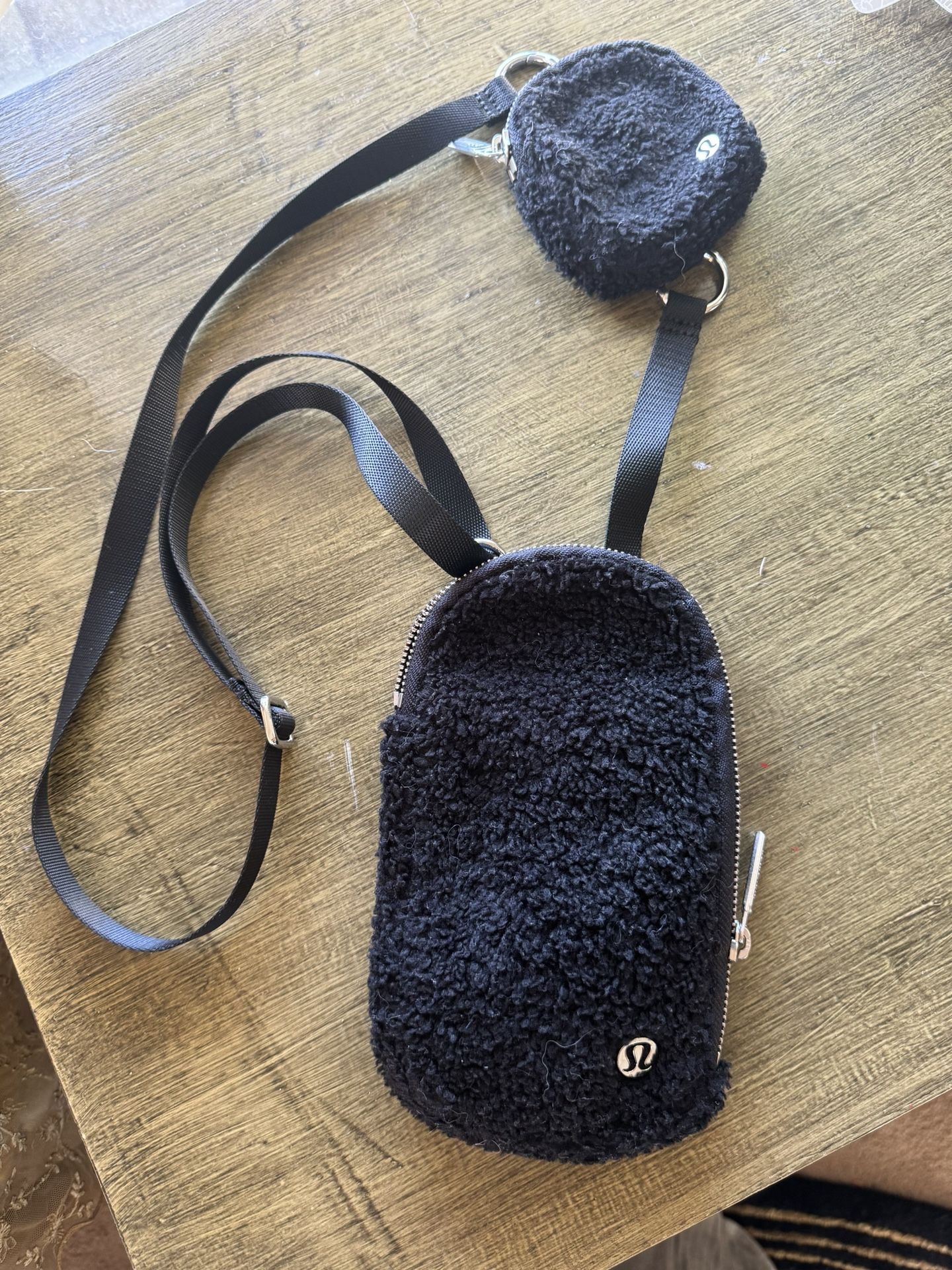 Lululemon Crossbody fleece bag with coin purse for Sale in San Diego ...