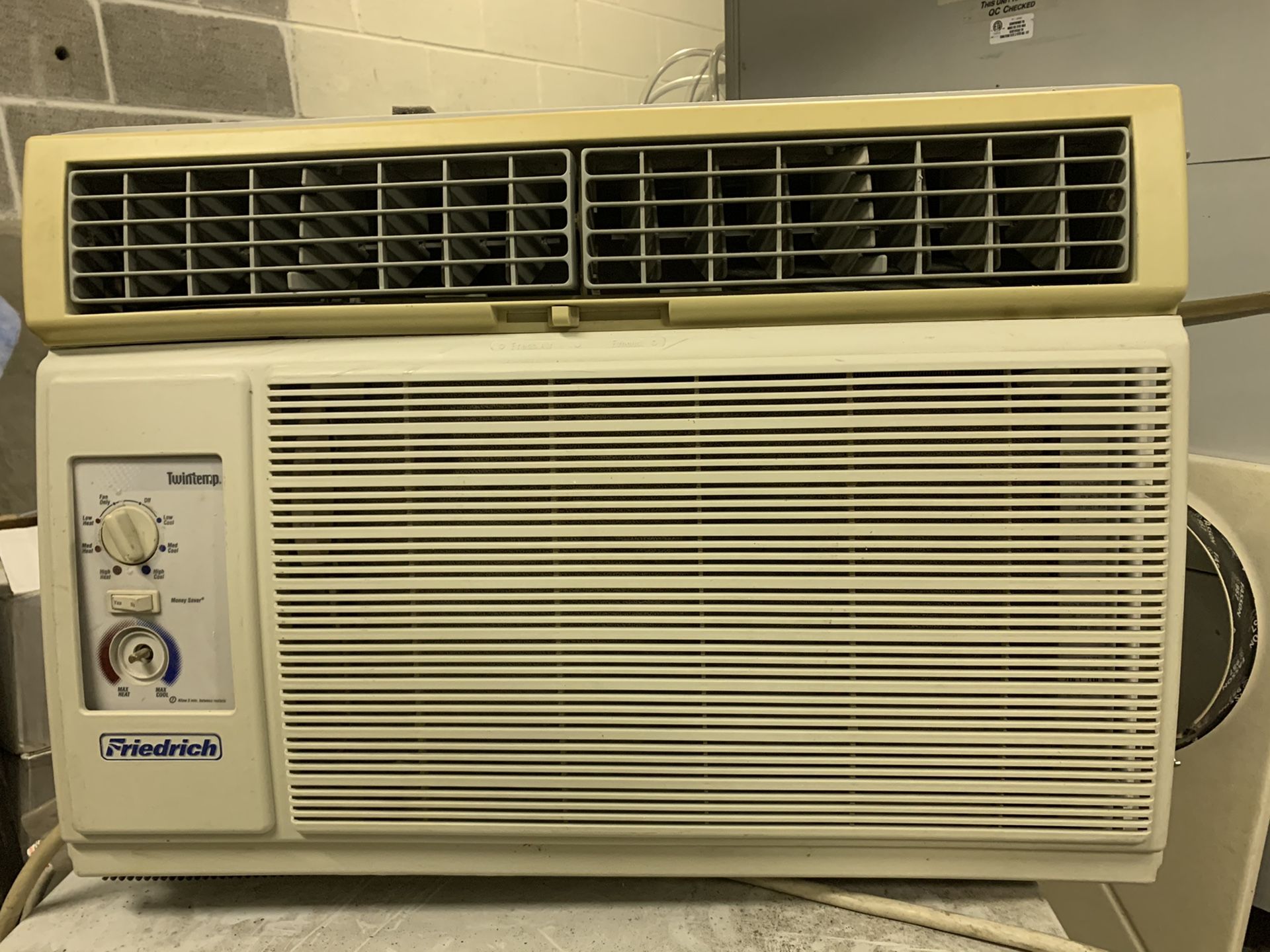 Window AC unit FRIEDRICH 17K BTU for Sale in Houston, TX - OfferUp