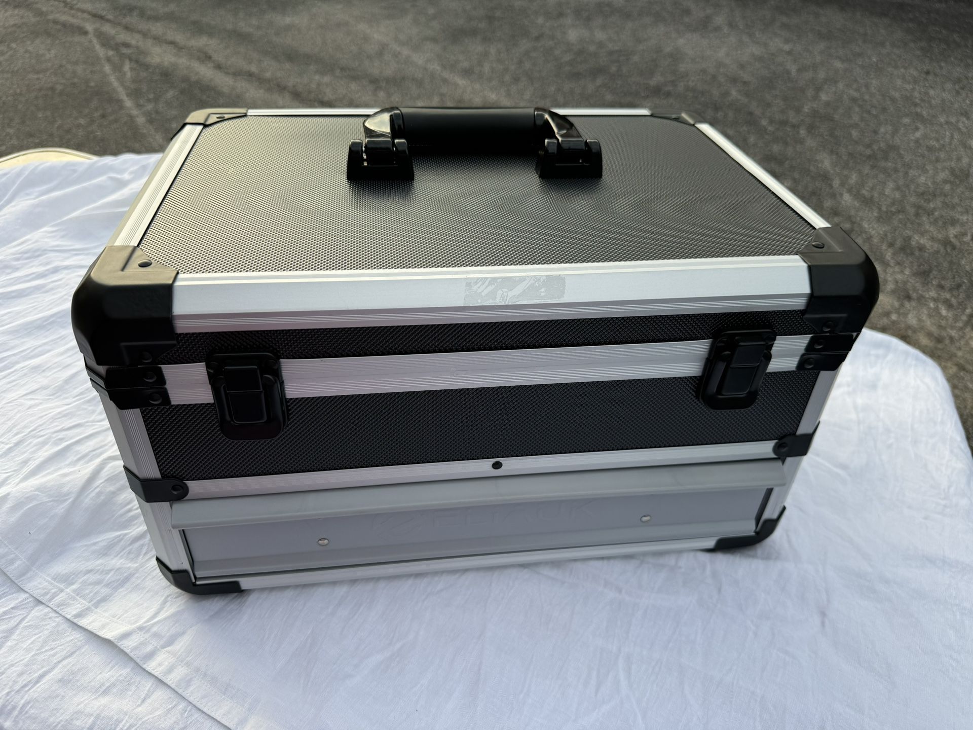 Portable Aluminum Tool Chest With Drawer for Sale in Clermont, FL - OfferUp