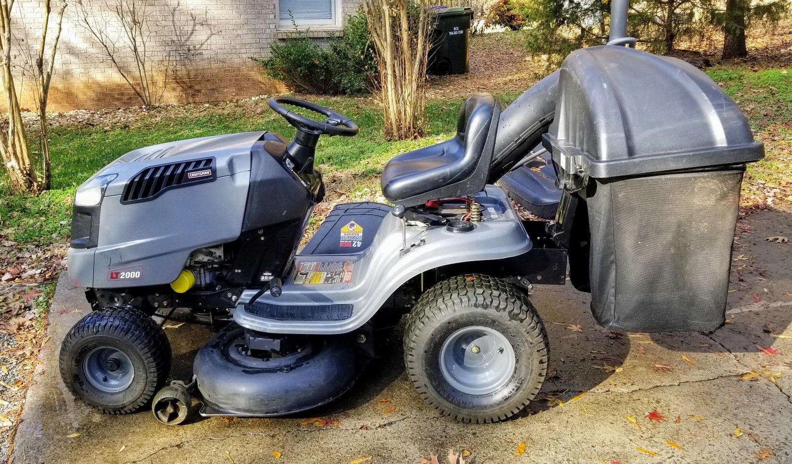 Craftsman LT2000 tractor with 42" mowing deck & 2 bin bagger for Sale ...