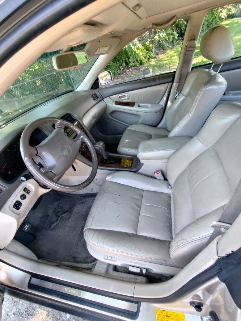 2000 Lexus ES 300 for Sale in Renton, WA - OfferUp