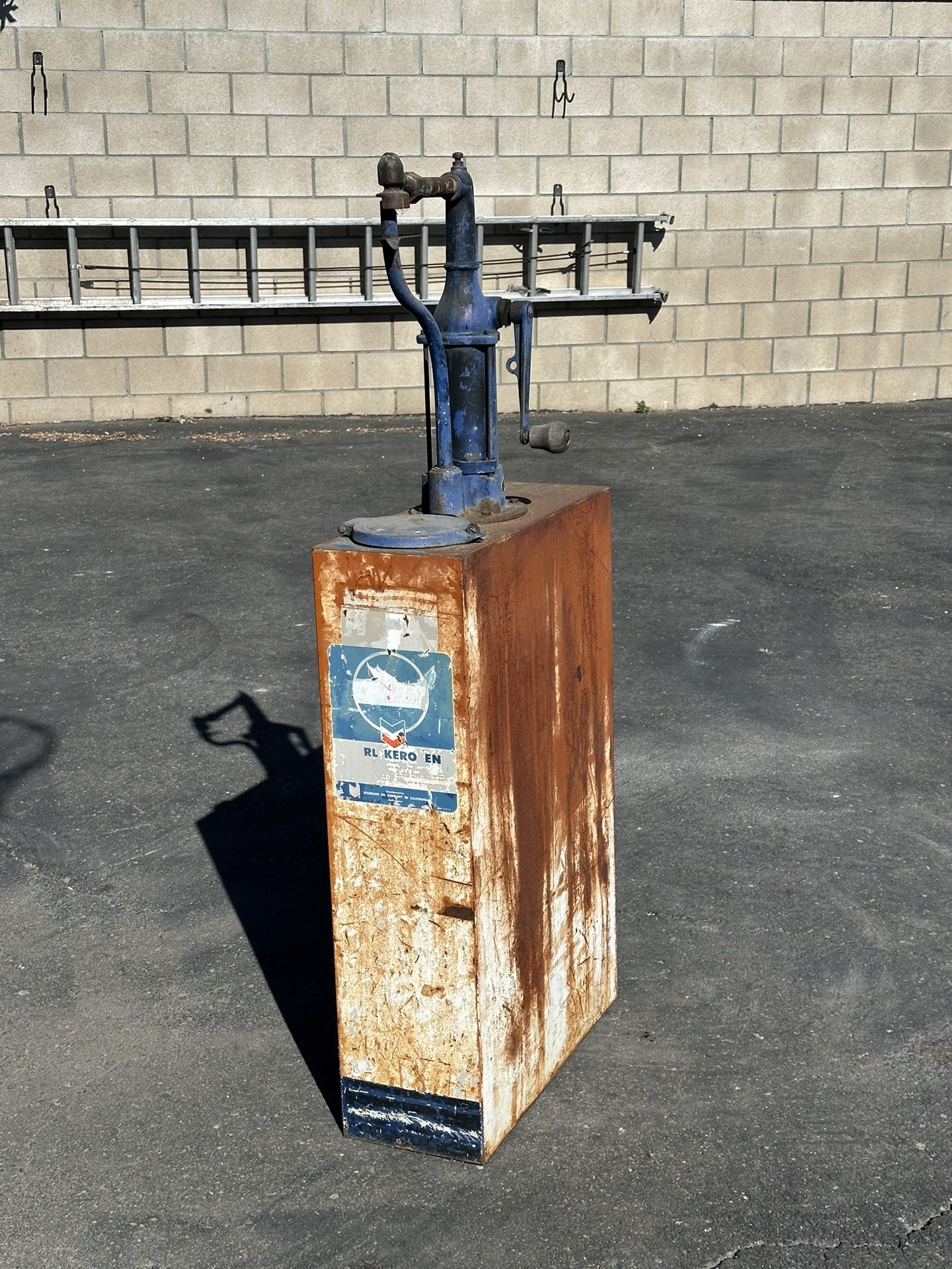 Vintage Chevron Oil Pump for Sale in Mount Baldy, CA - OfferUp