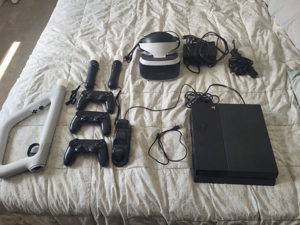 playstation 4 with a PSVR1 for sale for Sale in Westchester, CA - OfferUp