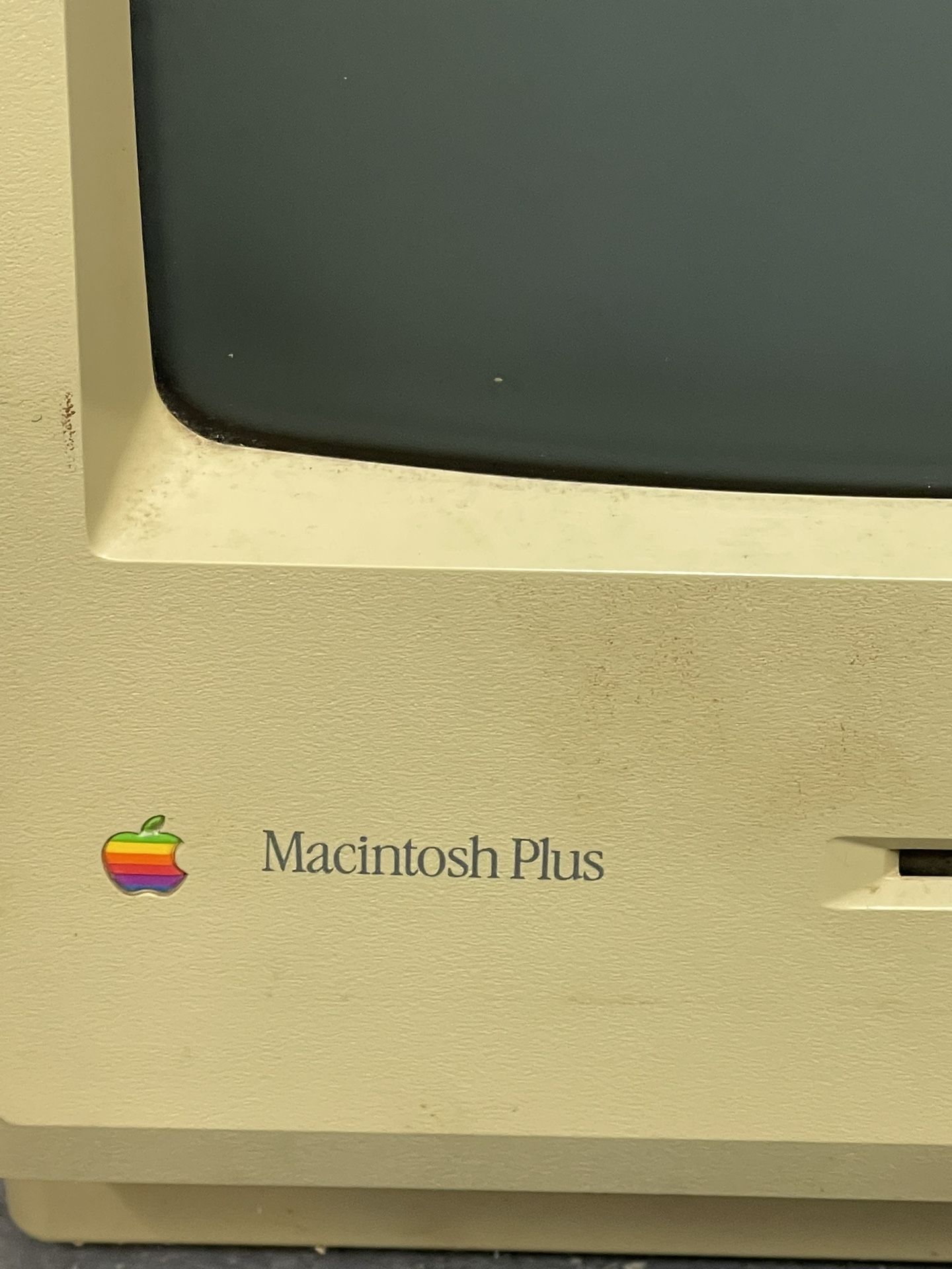 Vintage Apple Macintosh Plus 1MB Desktop Computer - M0001A Monitor Only ...