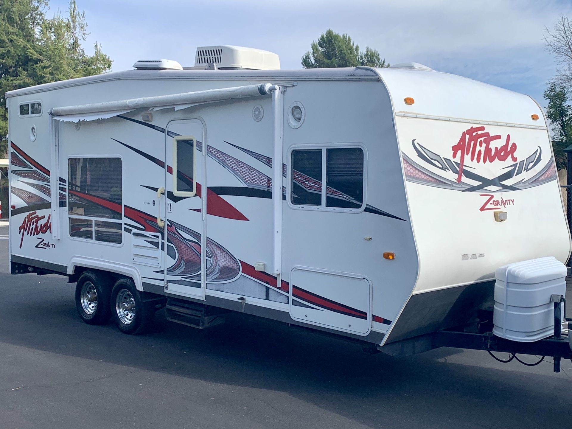 2010 23ft Attitude Z- Gravity Toy Hauler for Sale in Lakeside, CA - OfferUp