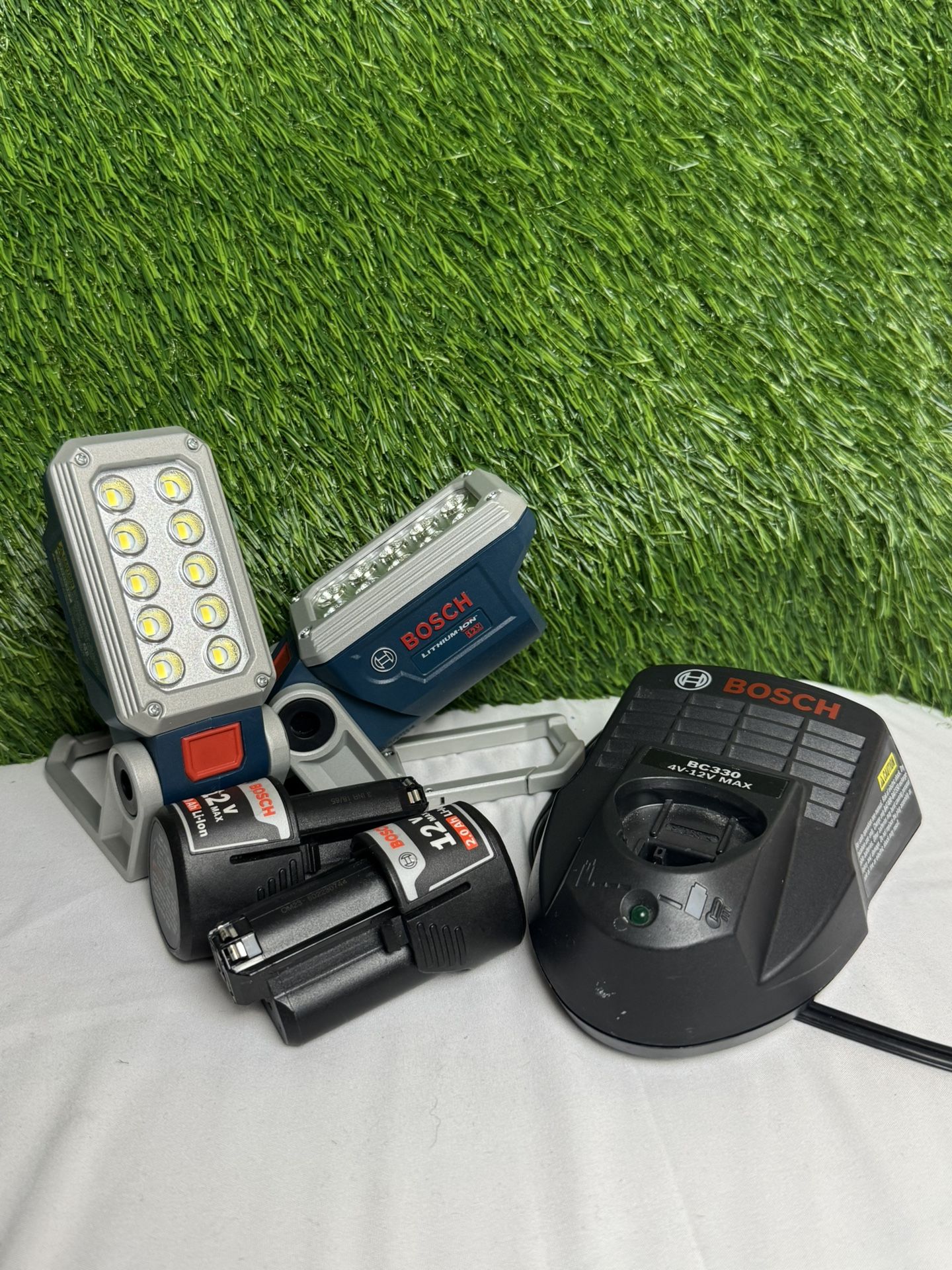 Bosch GLI 12V-330 Cordless Lights Kit | Batteries + Charger Included ...