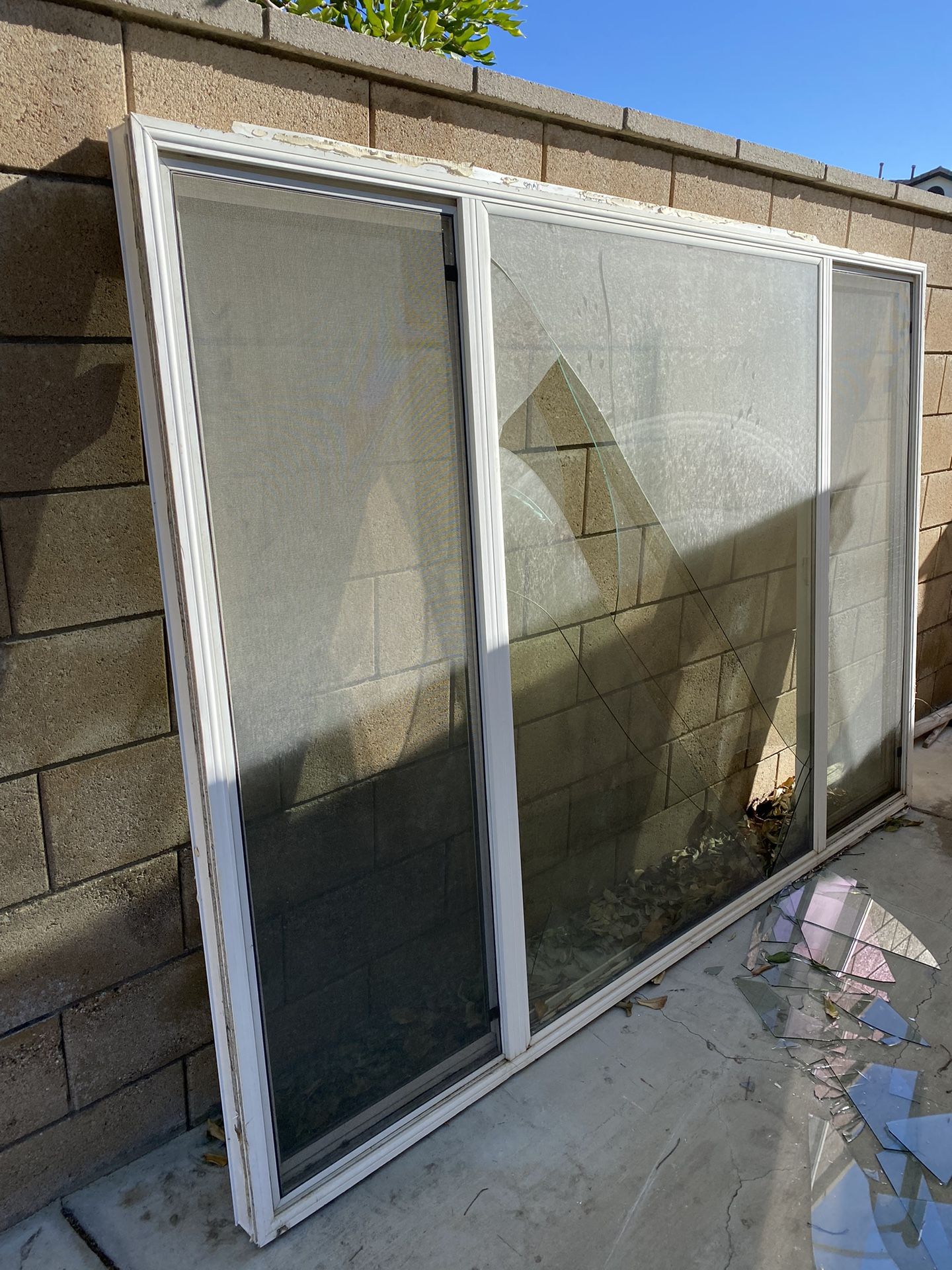 8ft X 5.5ft Window with Screen Free Pick Up for Sale in Corona, CA ...