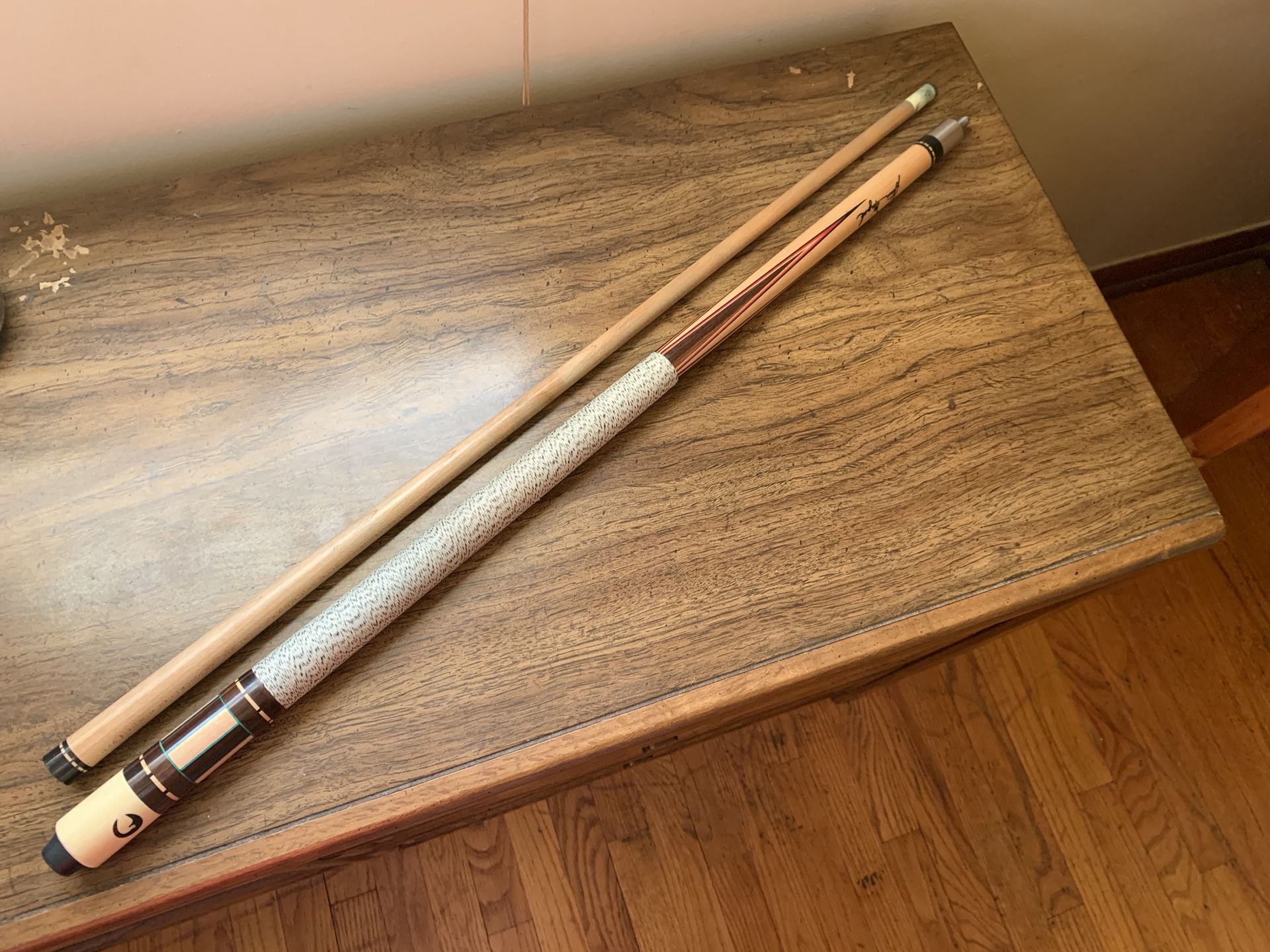 Steve Mizerak 20oz 2pc pool cue; EXCELLENT condition for Sale in ...