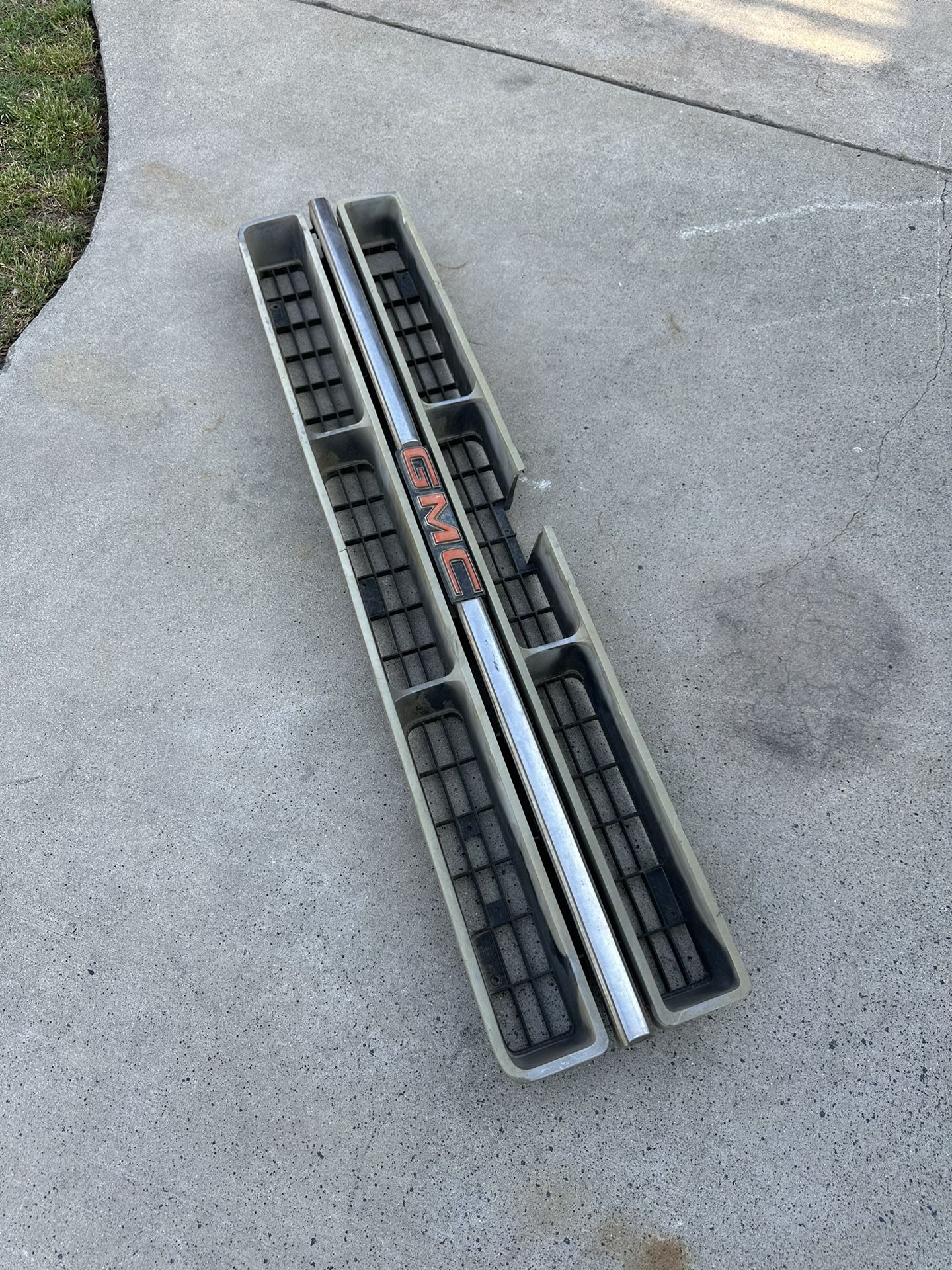 1975 Thru 76 Squarebody GMC Grille for Sale in San Bernardino, CA - OfferUp