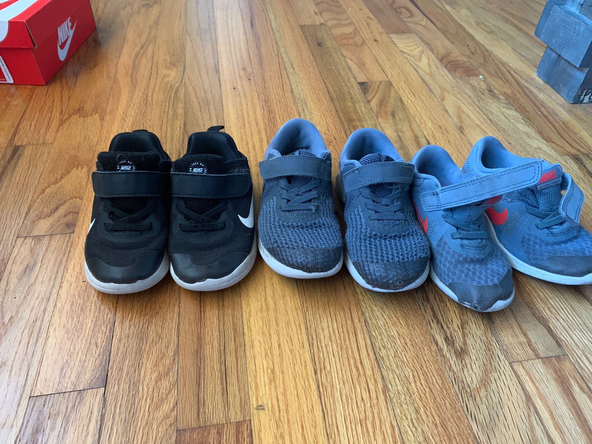 Nike toddler kids shoes size 9c .. 3 pairs. Great condition for Sale in ...