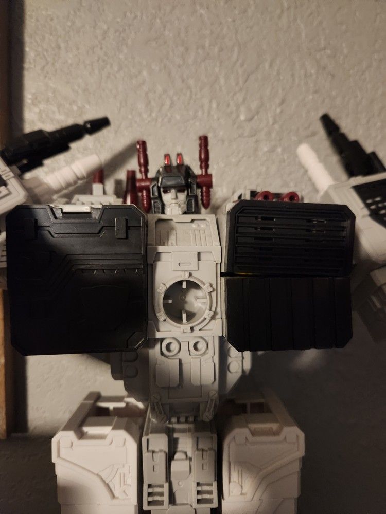 Transformers 3rd Party Metroplex for Sale in Phillips Ranch, CA - OfferUp