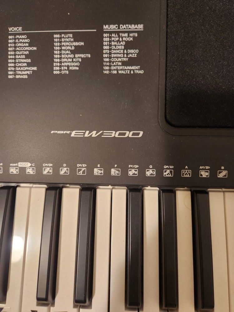 Yamaha Psr EW 300 76 Key Keyboard for Sale in Hemet, CA - OfferUp