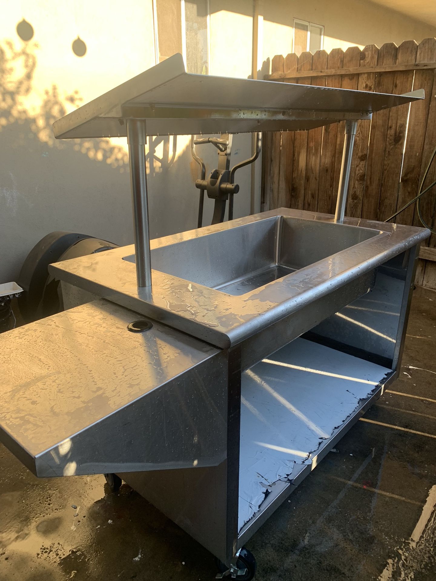 HUBERT Mobile Breakfast Cart w/ Ice Bin - 73"L x 26"W x 55 3/4"H for ...