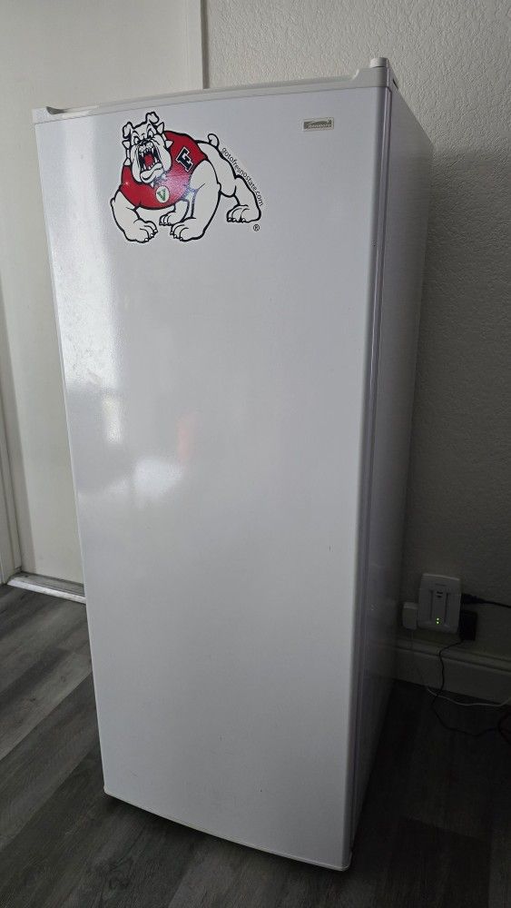 Kenmore Compact Counter Depth Refrigerator Freezer for Sale in Fresno ...
