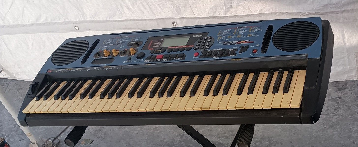 Yamaha DJX Keyboard Complete With Stand for Sale in Los Angeles, CA ...