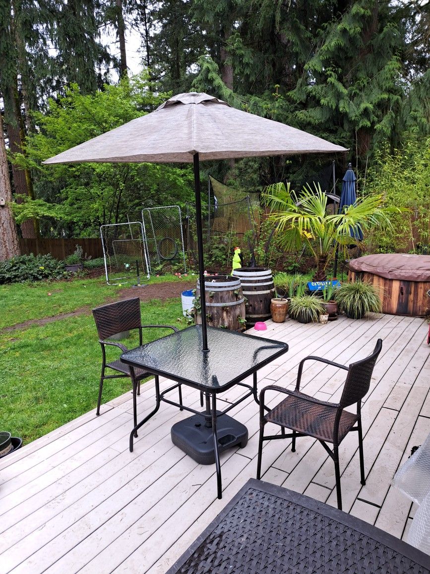 Cute outdoor patio table, X2 Chairs, umbrella and stand for Sale in ...