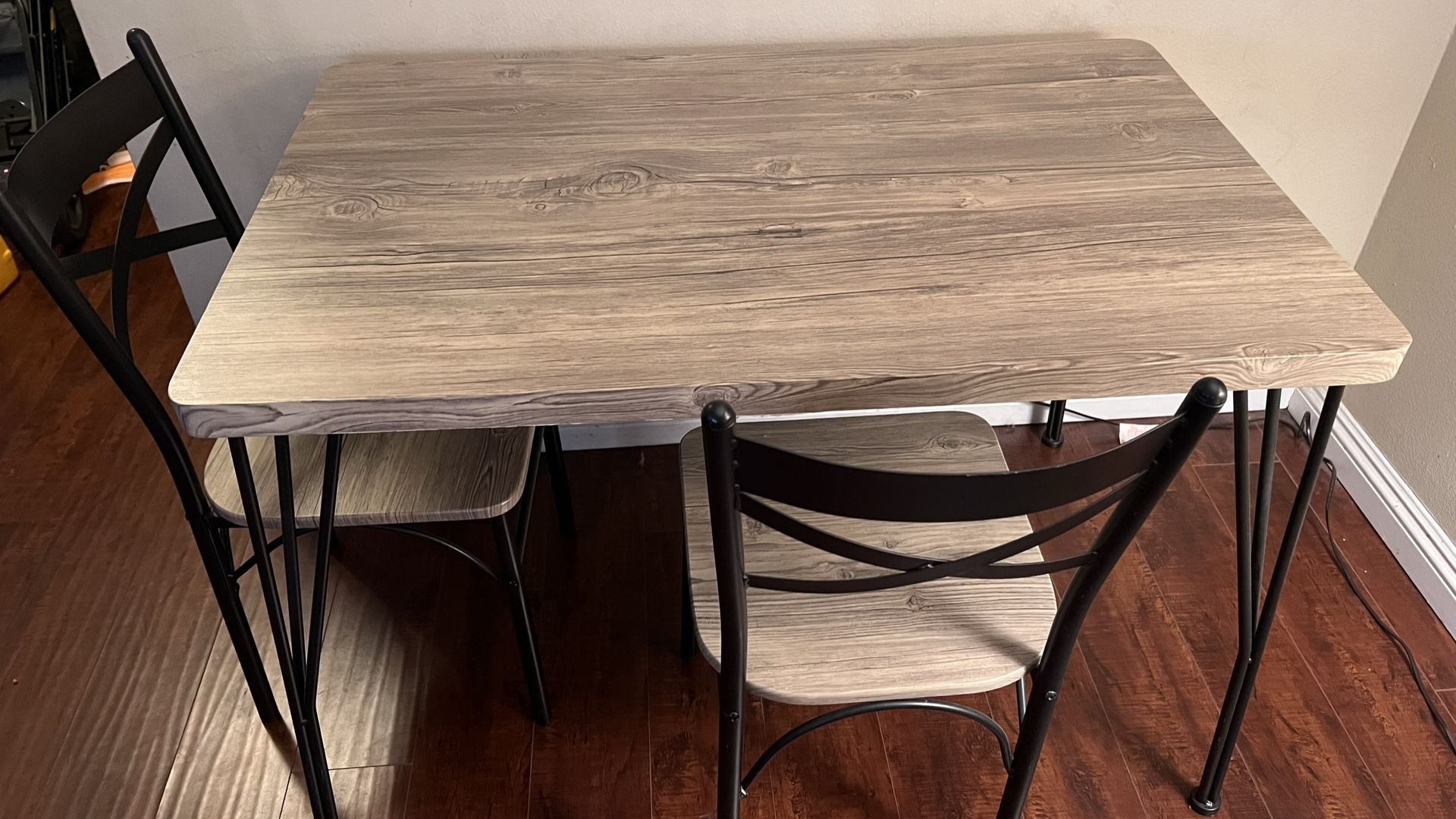 Small Kitchen Table 4 Chairs $135 OBO Pick Up Only for Sale in Los ...