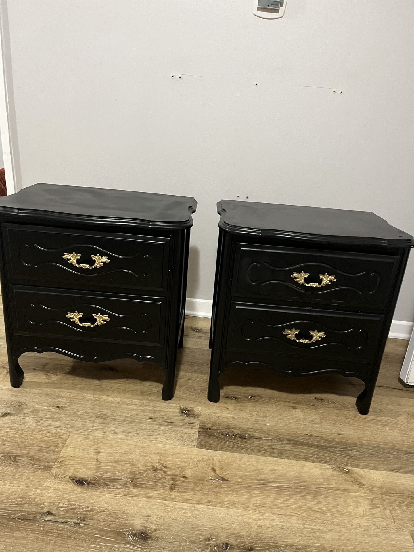 LUXURIOUS MATCHING NIGHTSTANDS for Sale in Chicago, IL - OfferUp
