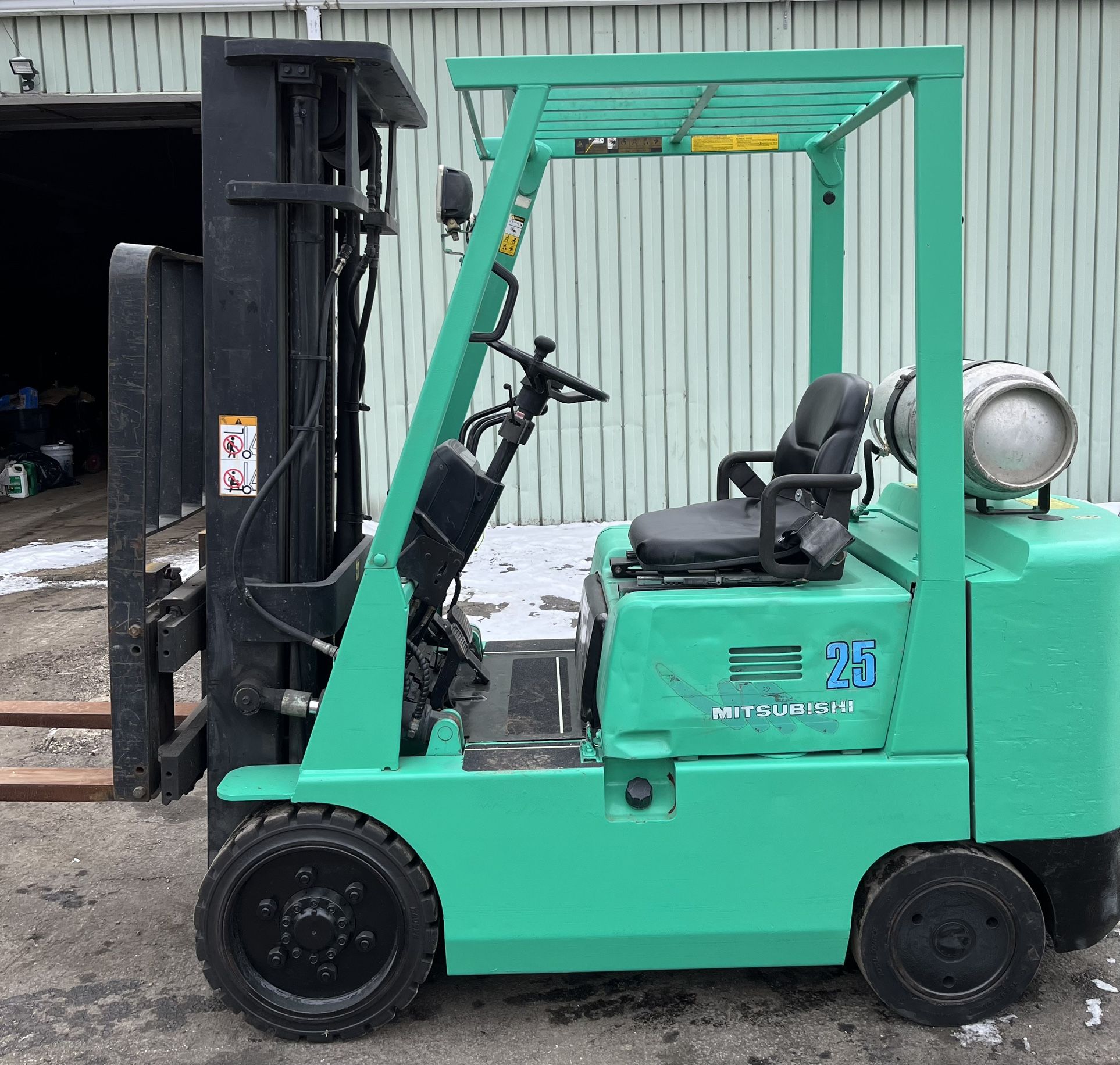 5000 Lbs Mitsubishi FGC25 (1998) Lp Forklift for Sale in Geneva, IL ...